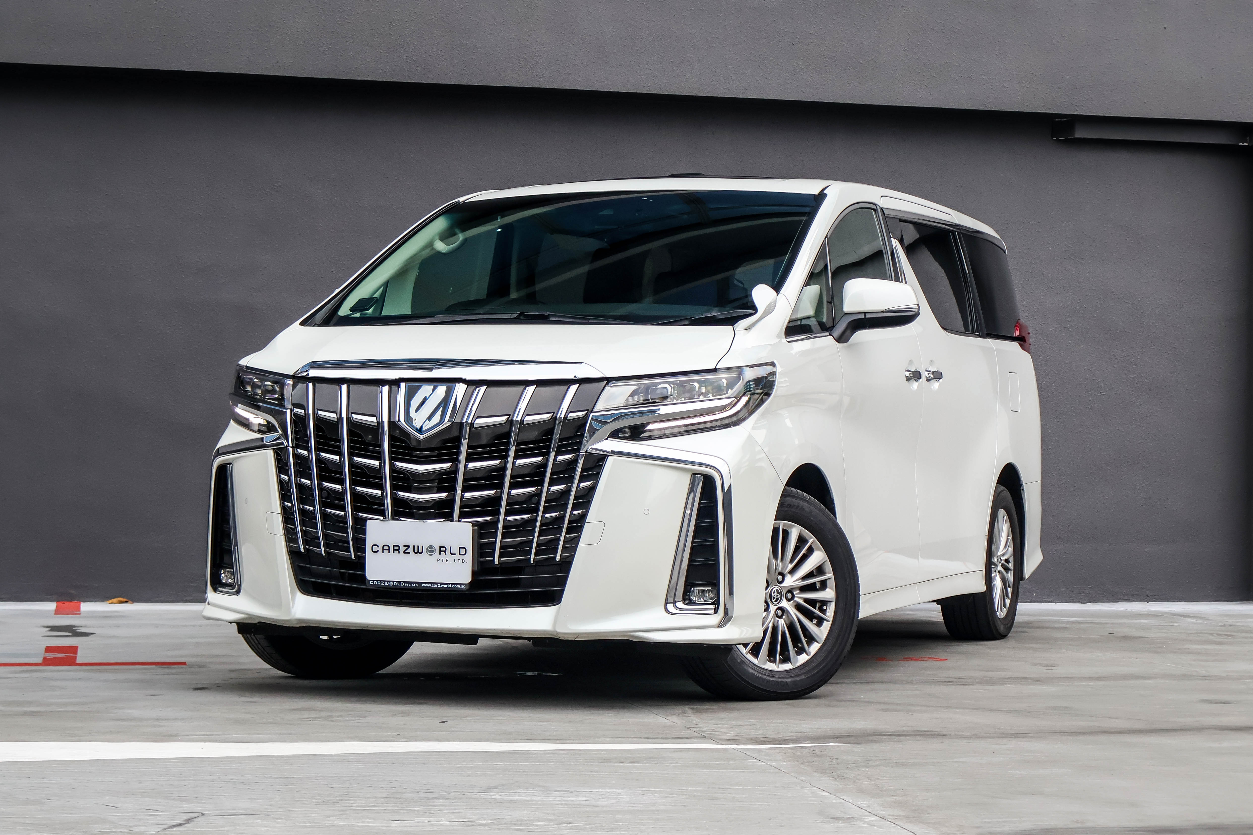 Toyota Alphard Hybrid 2.5A SR C-Package - 31000km / 24-Feb-2023 / 1 ...