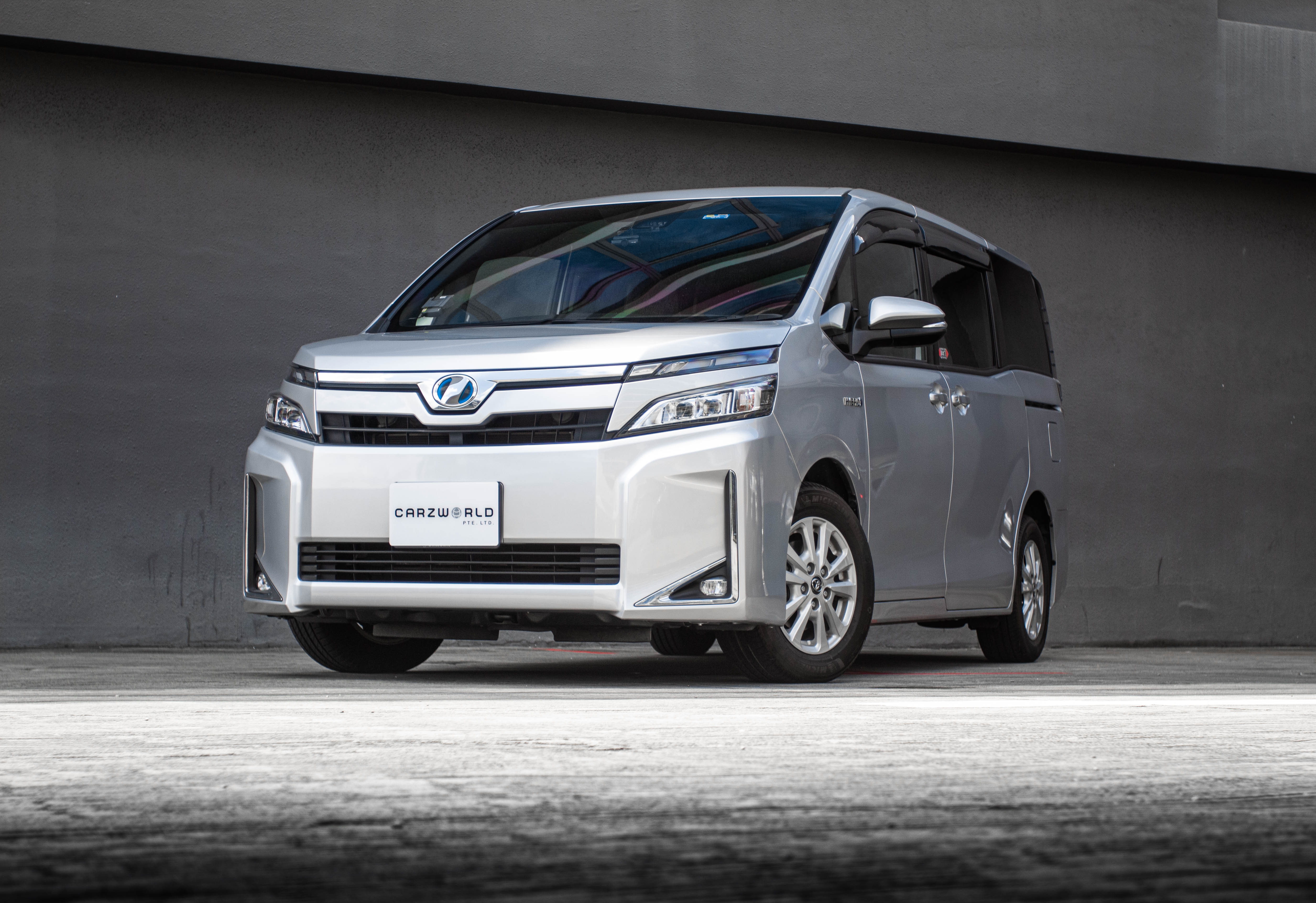 (RENT) TOYOTA VOXY HYBRID 1.8V AT ABS D/AIRBAG 2WD - CarZ World | New ...